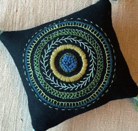 Brodera mera - massor av broderikit i egen design - Brodera mera